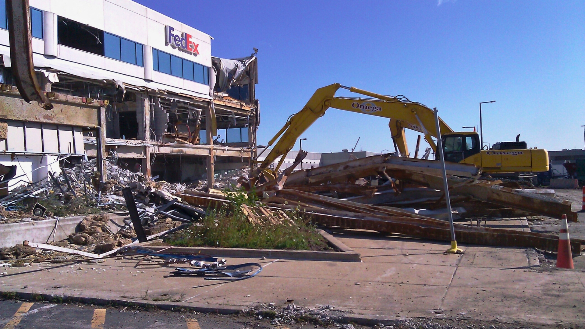 FedEx Cargo Building Demolition At O'Hare - Omega